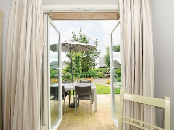 Swandown, 3 Blackdown, Pet Friendly, With Pool In Cricket St. Thomas - Crewkerne
