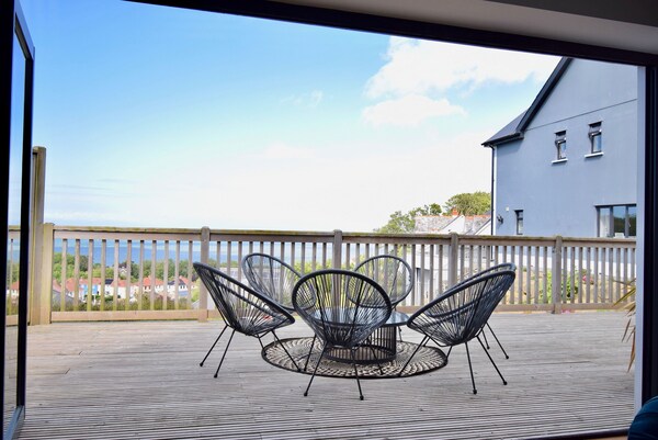 Ty Ni, Pet Friendly, Luxury Holiday Cottage, With Hot Tub In New Quay - New Quay