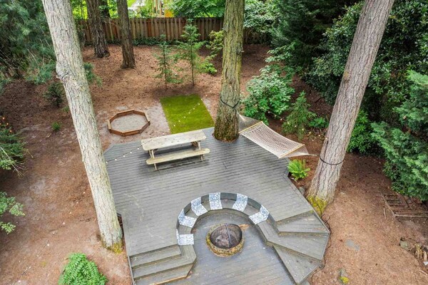 Spectacular Pet Friendly Forested Retreat, Game Room W/ Ping Pong, Gorgeous Patio Under The Trees - Oregon City, OR
