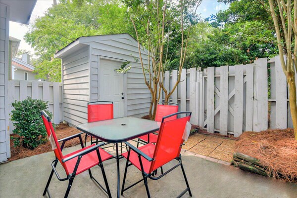 Spacious 4 Br 3 Ba Home W/ Free Parking & Wi-fi - Augusta, GA