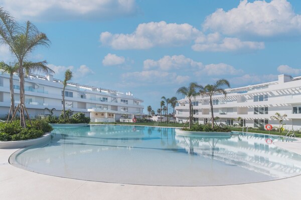 Spectacular First Floor With Garden 3 Min From The Beach, Luxury, Pool And Premium Areas. - Rota