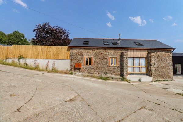 The Tithe Barn, Pet Friendly, With Open Fire In South Molton - South Molton