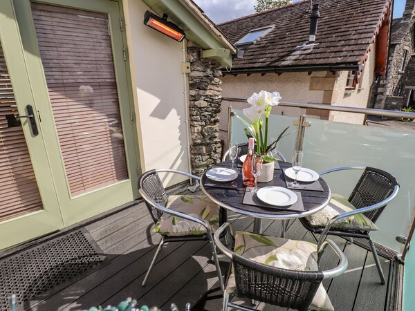 Workshop Cottage, Pet Friendly In Bowness-on-windermere - Coniston