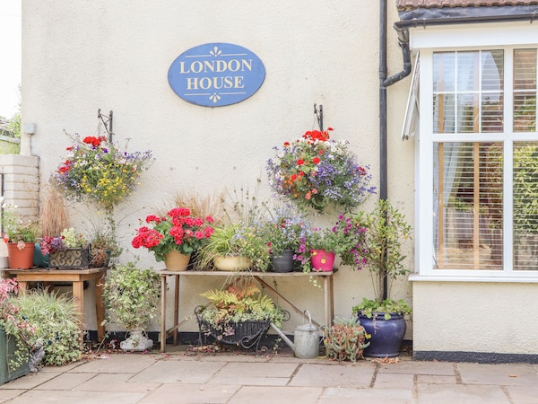 Little London, Pet Friendly, Character Holiday Cottage In Ninfield - Sussex, United Kingdom