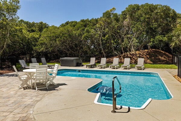 Impeccable Oceanview Home With Elevator, Hot Tub, Private Pool - Cedar Point, NC