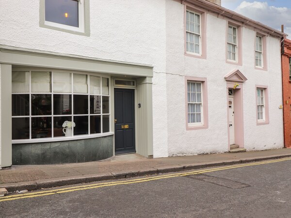 Fran's Nest, Pet Friendly, With A Garden In Keswick - Keswick