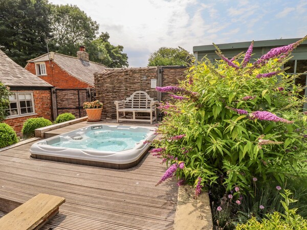 Jolls Cottage, Pet Friendly, Character Holiday Cottage In Horncastle - Horncastle
