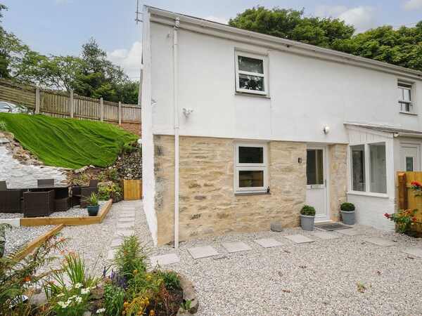The Hideaway, Romantic, Country Holiday Cottage In Chacewater - Redruth