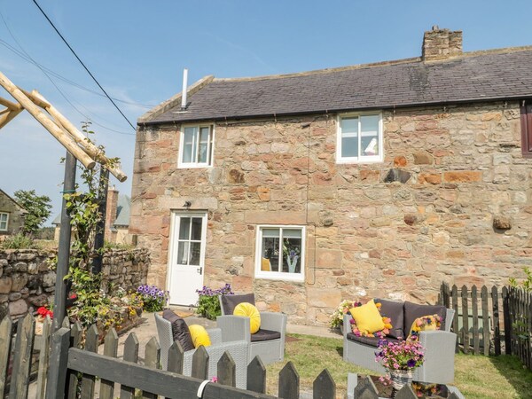 O'neil Cottage, Pet Friendly, Character Holiday Cottage In Beadnell - Bamburgh