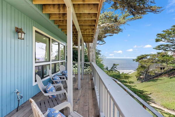 Bright, Steps To Sand, Ocean Views - Watsonville, CA