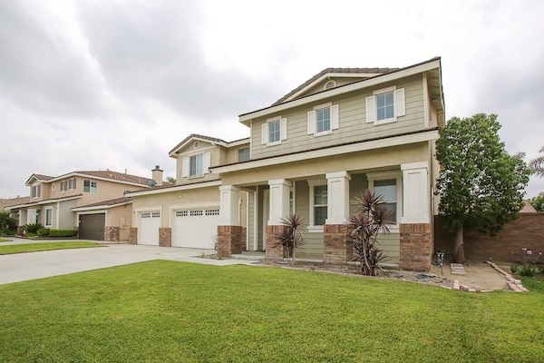 This House Is A 5 Bedroom(s), 3 Bathrooms, Located In Eastvale , Ca. - Corona, CA