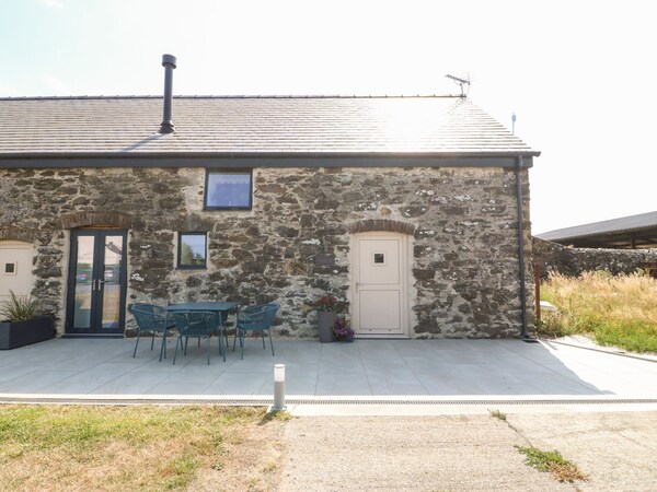 Stabal, Pet Friendly, Character Holiday Cottage In Rhosneigr - Anglesey