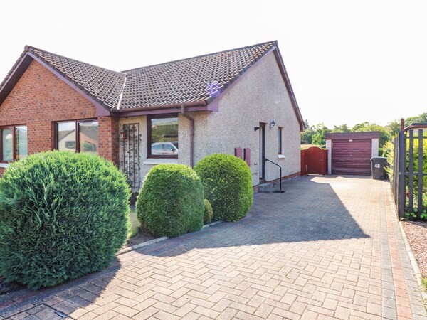 48 Edenbank Road, Pet Friendly, With A Garden In Cupar, Fife - Cupar