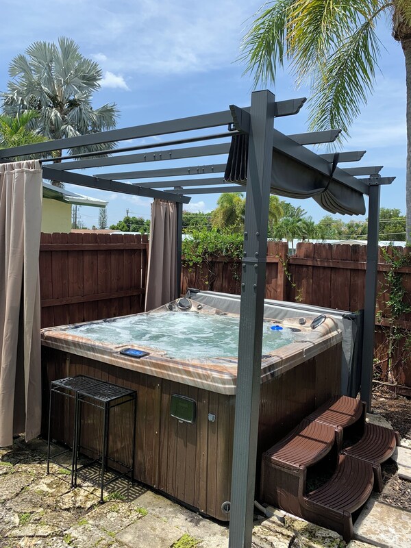 Discover Jensen Beach Charm, Just An 10-min Drive To Jensen Beach And Stuart - Florida