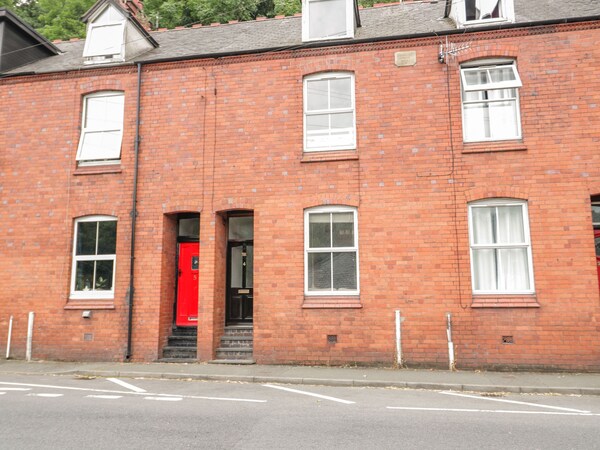 4 Tanyrallt Terrace, Pet Friendly, With A Garden In Llangollen - Llangollen