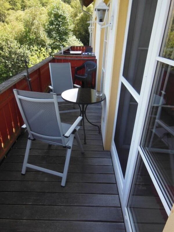 Spacious Two-room Apartment For Up To 4 People With Its Own Balcony Or Terrace - Cham