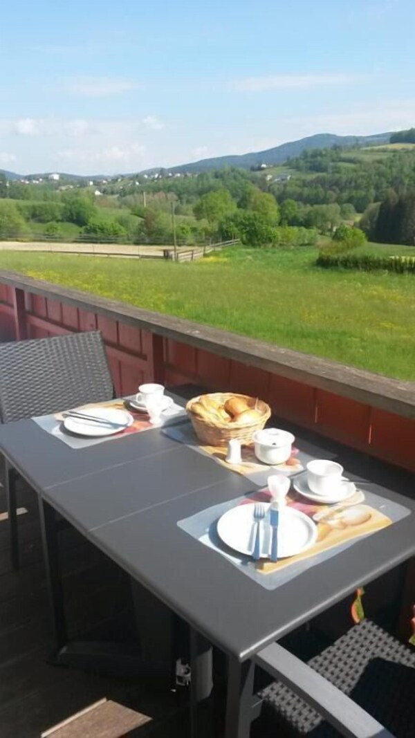 Cozy Two-room Apartment For Up To Four People With Balcony And View Of The Valley - Cham