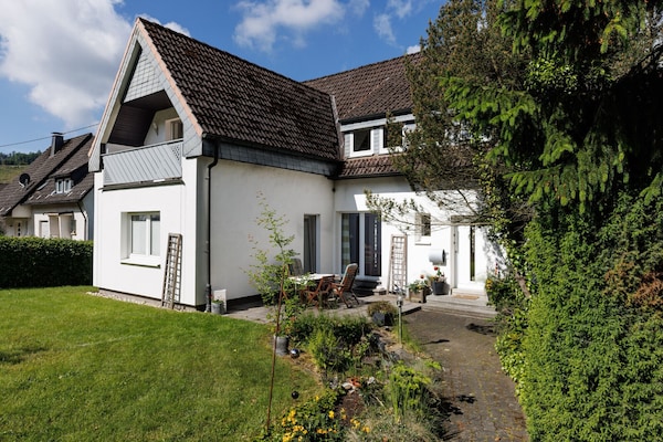 Moderne Und Schön Gelegene Dachgeschosswohnung (80 Qm) - Kirchhundem