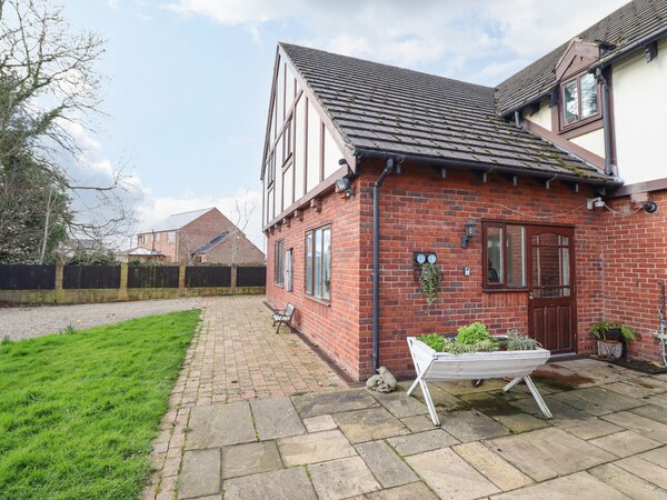 Maesbury Manor, Family Friendly, With A Garden In Knockin - Oswestry