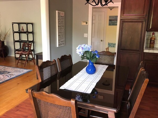 Charming Cupertino Retreat: Spacious Home Near Apple Hq, Dining And Shopping! - San José
