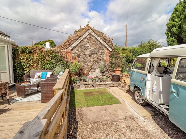 The Old Post Office, Pet Friendly, With Open Fire In Old Colwyn - Rhos on Sea