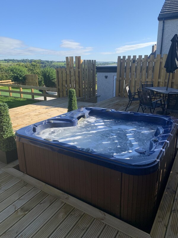 Luxury Cottage, Views Of The Lakes With Hot Tub - 
