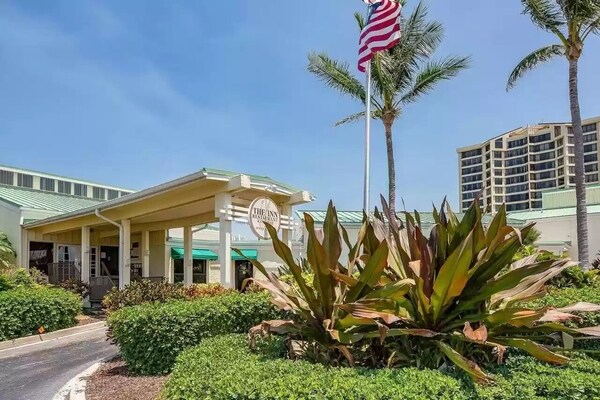 Beautifully Renovated Beach Front Condo In A Private Golf Community - Fort Pierce, FL