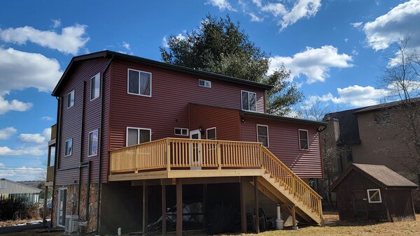 Across The Street From Lake, Pool And Clubhouse, Great For Kids, Wolf Themed! - Jim Thorpe, PA