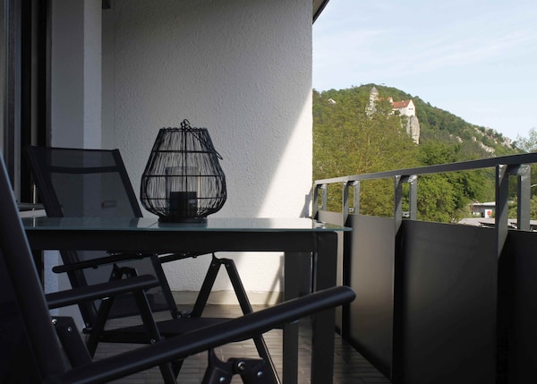 Moderne Ferienwohnung Mit Balkon Für Bis Zu 4 Personen - Abensberg