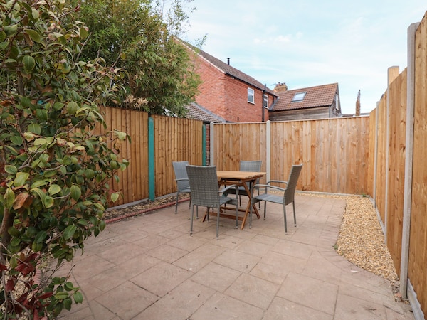 Crab Cottage - Wells Next The Sea, Pet Friendly In Wells-next-the-sea - Wells-next-the-Sea