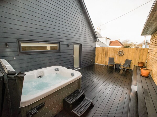 Shore Lodge, Romantic, Luxury Holiday Cottage In Stornoway - Lewis and Harris