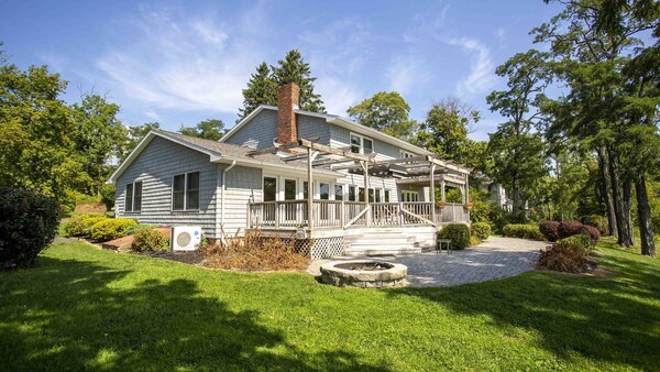 Captains Hideaway: The Perfect Vacation Spot! - Cayuga Lake, NY