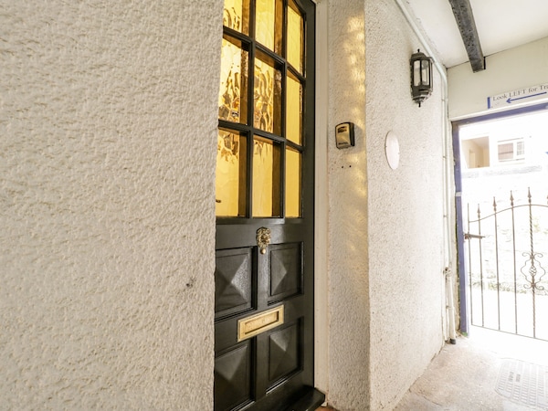 April Cottage, Pet Friendly, Character Holiday Cottage In Whitby - Whitby