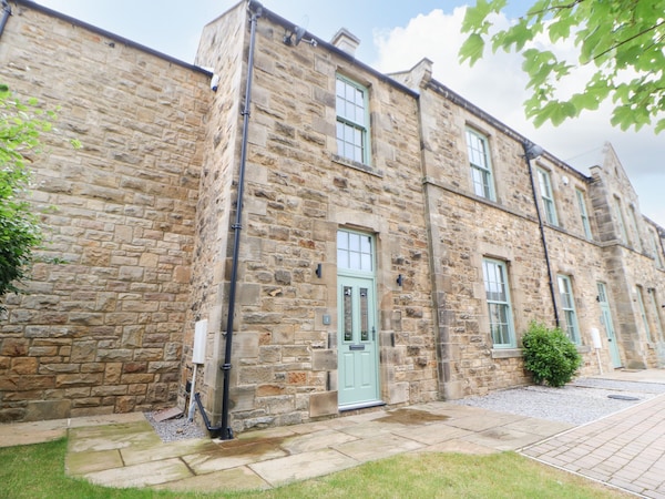 1 Claire House Way, Pet Friendly, With A Garden In Barnard Castle - Barnard Castle