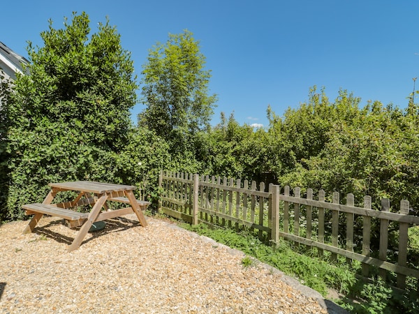 The Coach House, Pet Friendly, With A Garden In Lyme Regis - Lyme Regis