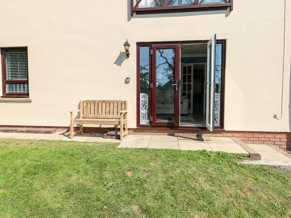 Clicketts Court, Pet Friendly, Character Holiday Cottage In Tenby - Manorbier