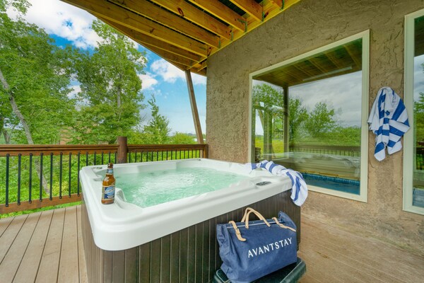 Wanderer By Avantstay Sleeps 34, A+ Custom Smokies Cabin - Sevierville, TN