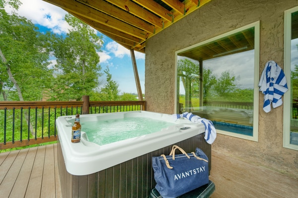 Wanderer By Avantstay | Sleeps 34, A+ Custom Smokies Cabin - Townsend, TN