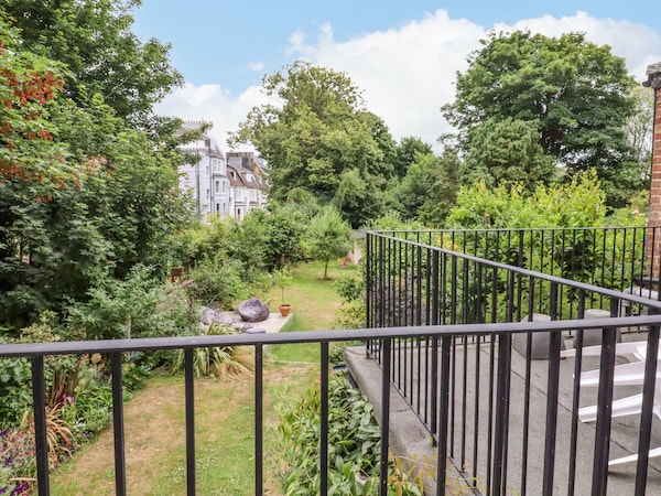 Magpies, Family Friendly, With A Garden In St Leonards-on-sea - Hastings