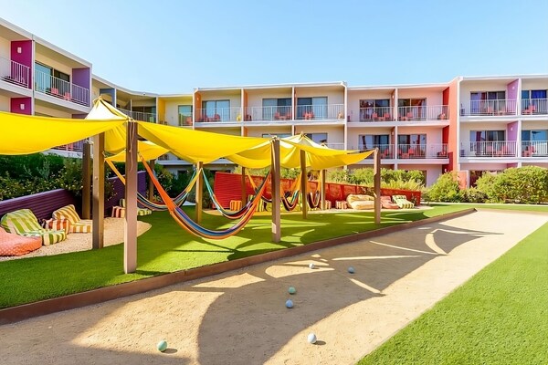 Vacation Is Calling! Four Pet-friendly Units! Relax And Unwind In Palm Springs! - Palm Springs, CA