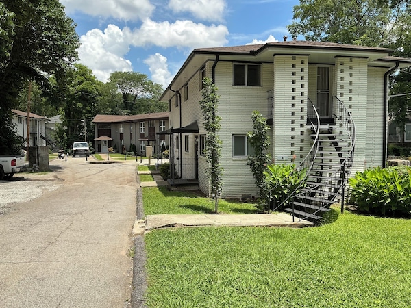 Near Atlanta Downtown And Attractions, Wifi, Free Parking, Business Ready - Dunwoody, GA