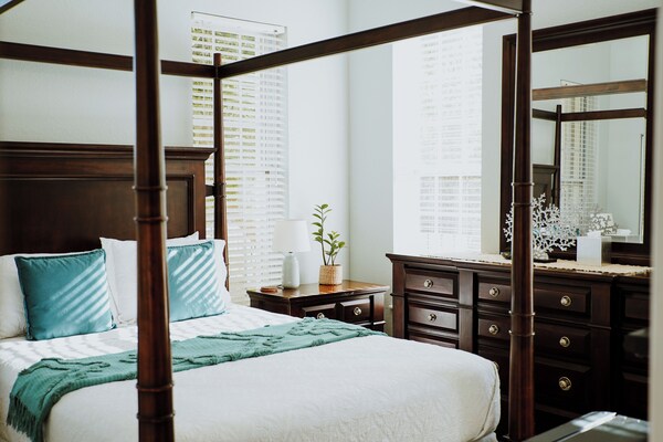 Dream Vacation At Cayman's Award-winning Shangri-la Bed & Breakfast-oleanderroom - West Bay
