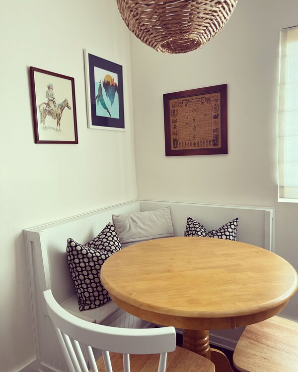 Sun-filled Luxury Upper Condo, 10-min Walk To Beach - Santa Monica, CA