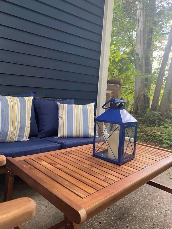 Historic District, Charming Cottage, Sleeps 10 - Belmont, WI