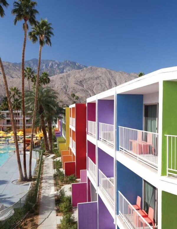 Unit With Pool View And Swimming Pool Access To Enjoy With Your Family! - Palm Springs, CA