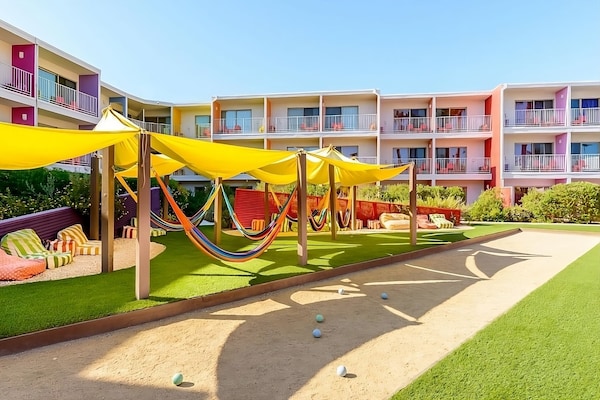 Enjoy The Beauty Of Palm Springs And Stay In Our 3 Pool View Units! - Palm Springs, CA