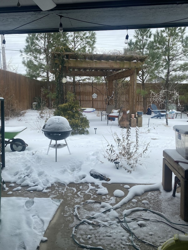 The Secret Garden With Fireplace And Hot Tub - Tulsa, OK