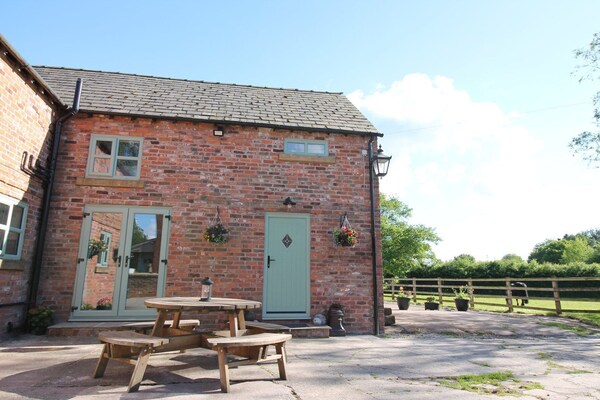 The Hoglets 1 - 2 Bedroom Property - Knutsford