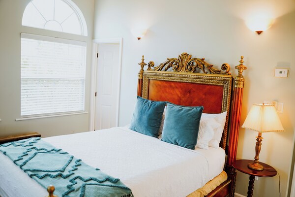 Family Vacation 2-bedroom Papaya Suite At Award-winning Shangri-la B & B - West Bay