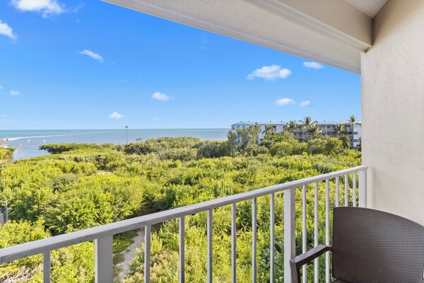 2 Ocean View Units W/ Full Kitchens! Enjoy Outdoor Swimming Pool & Beach Access - Key Largo